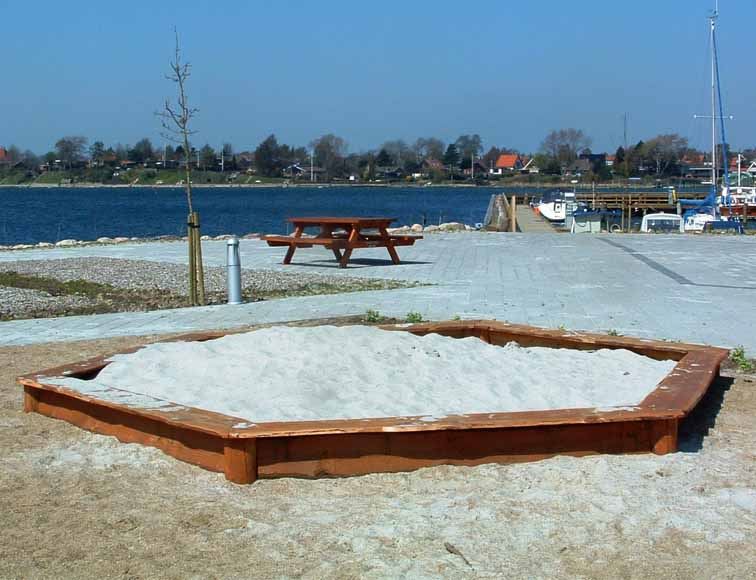 6-kantet sandkasse i Kalmar | BOEL