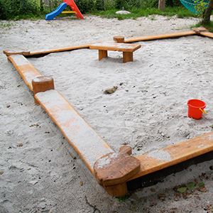 Sandkasser og sandkasseleg i Robinie - sjov leg til små og store